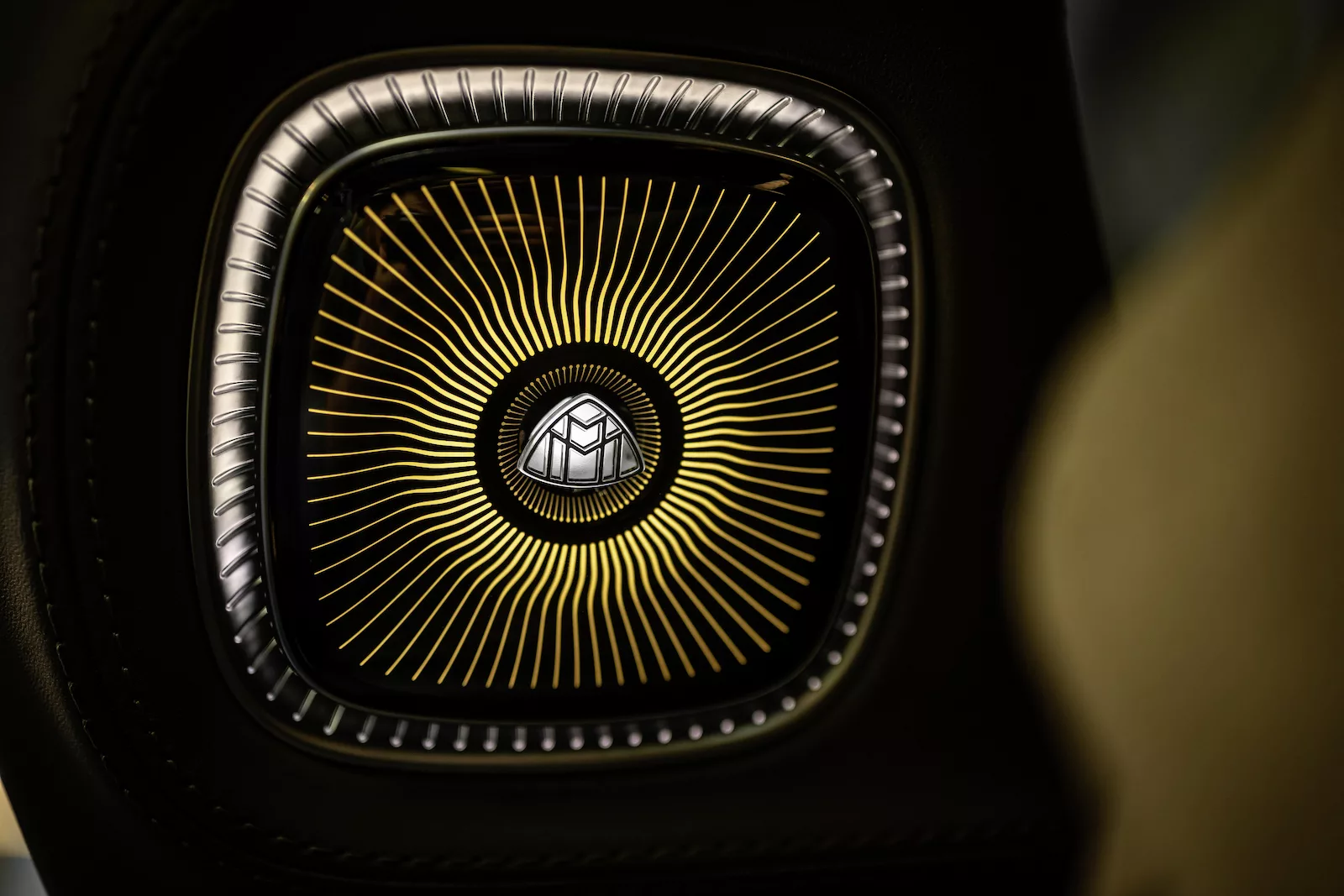 Nuova Mercedes Maybach Eqs 680 Suv Lusso Alla Massima Potenza